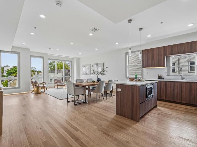 161 Woodlawn Ave