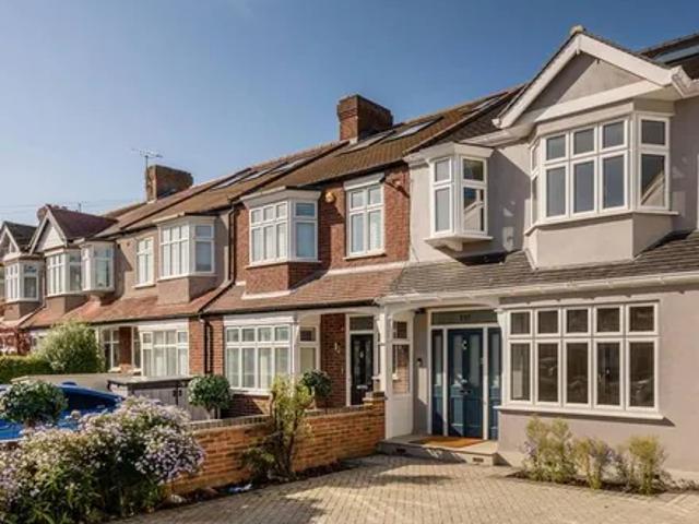161 Westway, London, SW20 9LR, United Kingdom | 5 bed duplex for rent #139264837 | Rentberry