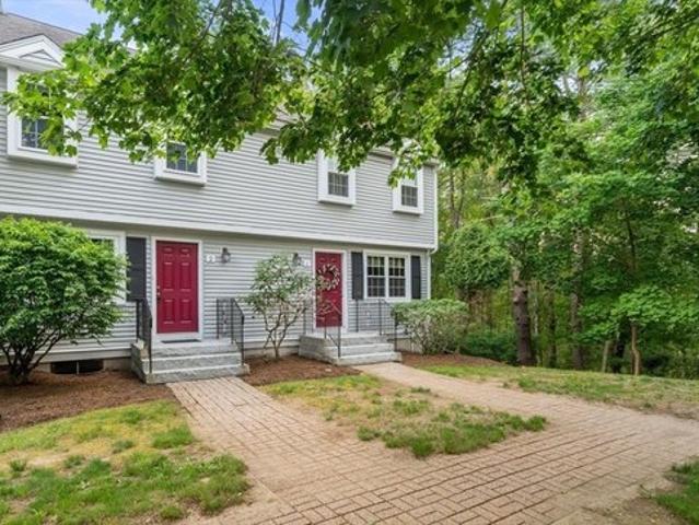 161 Winter St Apt 2, Hanson, MA 02341