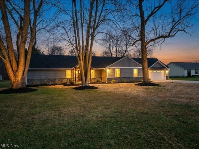 16243 Roselawn Dr, Burton, OH 44021