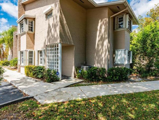 16240 SW 92nd Ave #1 Palmetto Bay, FL 33157
