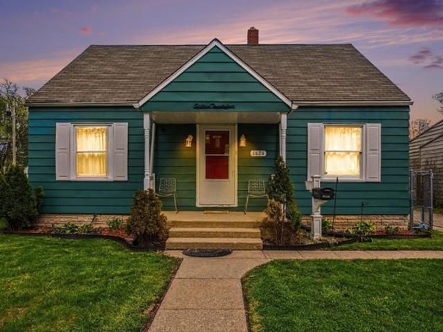 1624 College St, South Bend, IN 46628