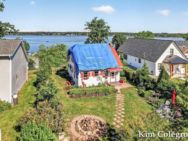1624 Collier Dr W, Whitehall, MI 49461