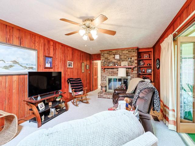 1624 Deer Park Ln
