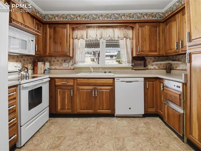 1624 E 15th Street