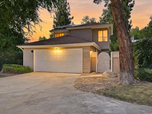1624 E Castleview Dr, Visalia, CA 93292