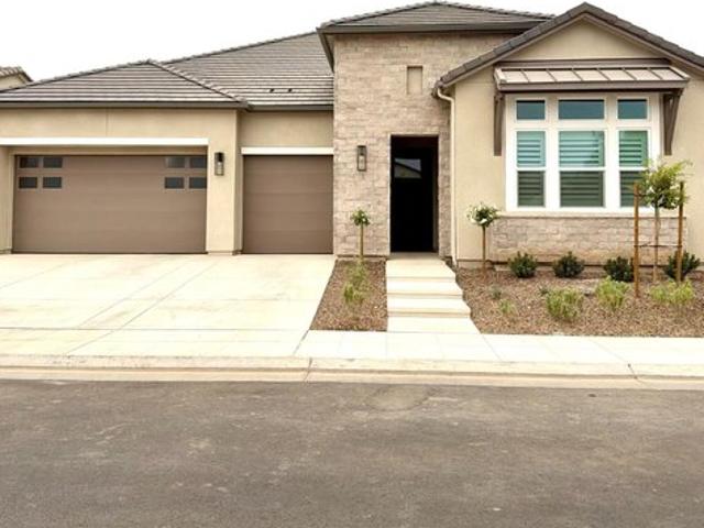 1624 Heirloom Ave, Clovis, CA 93619