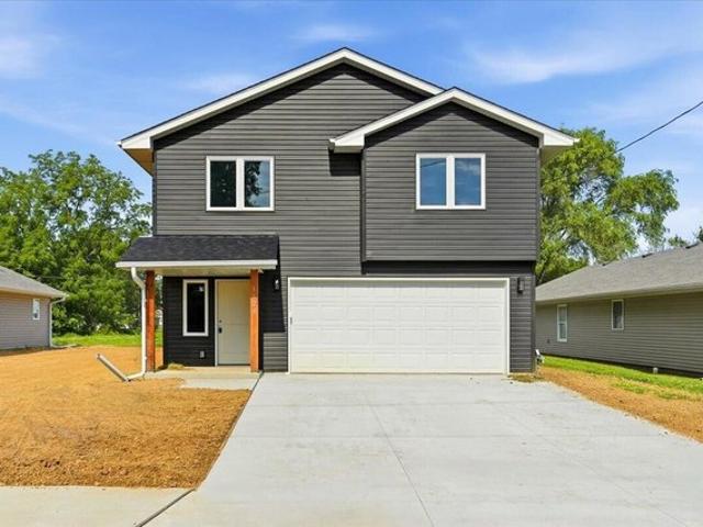 1624 S 11th St, Council Bluffs, IA 51501