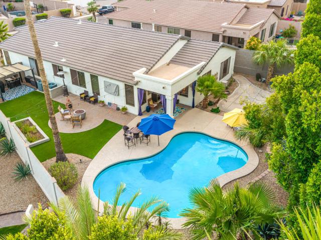 1624 w nighthawk way