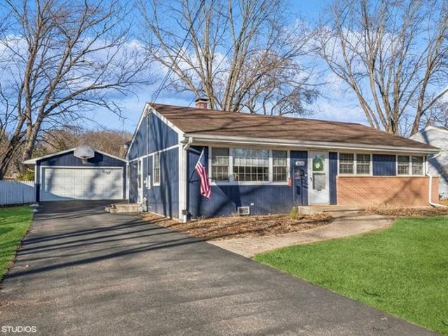 16250 W Arlington Dr, Libertyville, IL 60048