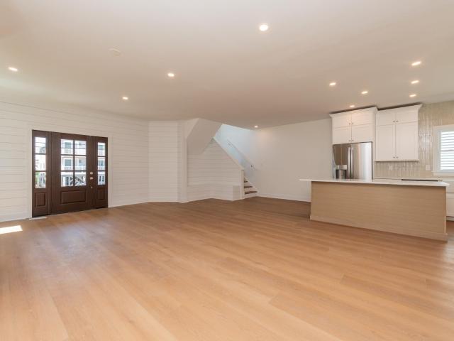 1625 Bay Ave