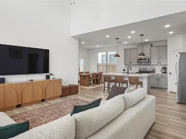 1625 Edgeway Drive