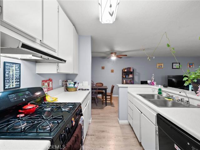 1625 Hotel S