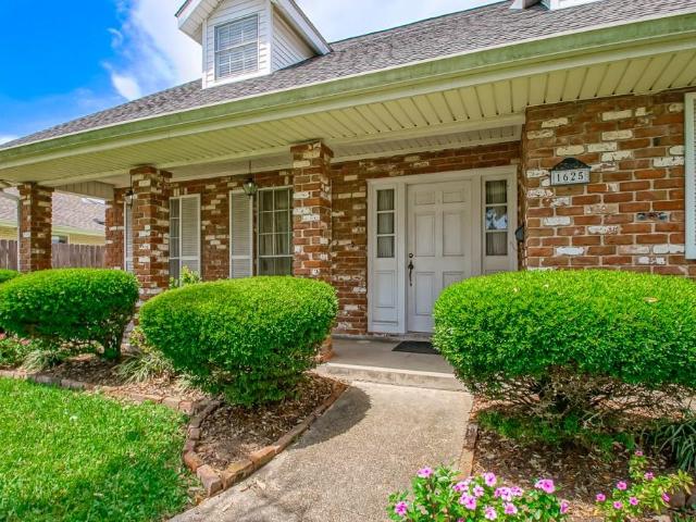 1625 Live Oak Street