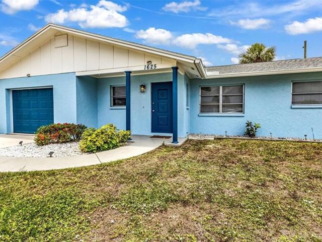 1625 Loralin Dr, Englewood, FL 34223