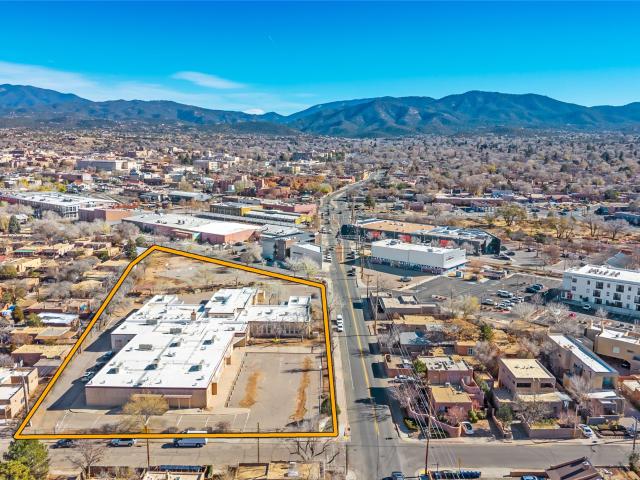1625 Paseo de Peralta