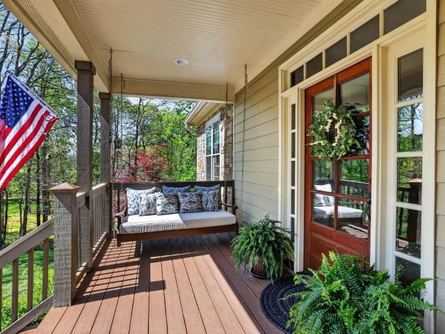 1625 River Bluffs