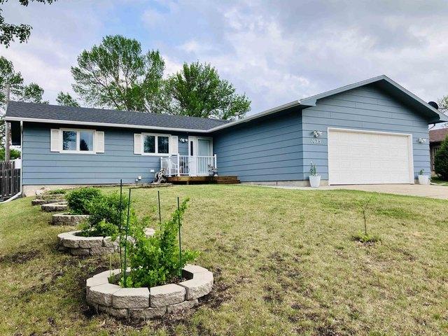 1625 SW 11th St, Minot, ND 58701