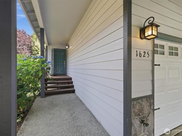 1625 th Avenue SE
