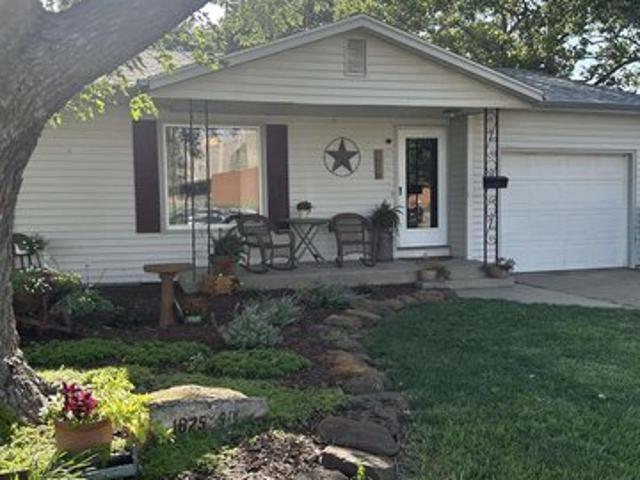 1625 9th St, Clay Center, KS 67432
