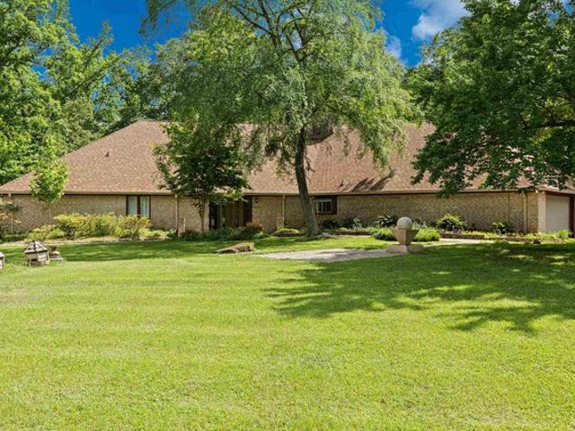 1626 Meadows Ln, Longview, TX 75603