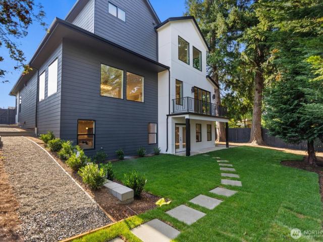 1626 nd Avenue NE