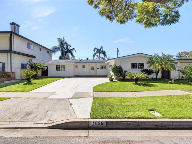 1626 E 15th