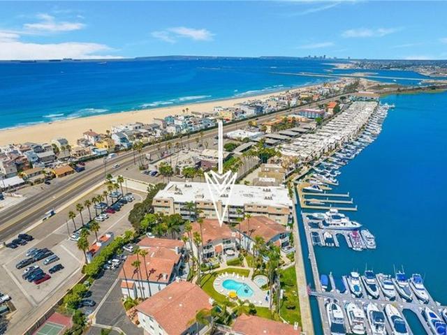 16276 Pacific Cir Unit B, Huntington Beach, CA 92649