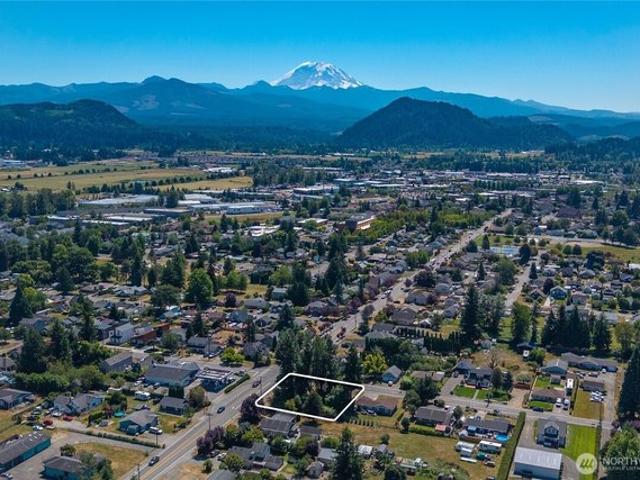 1627 McHugh Ave, Enumclaw, WA 98022