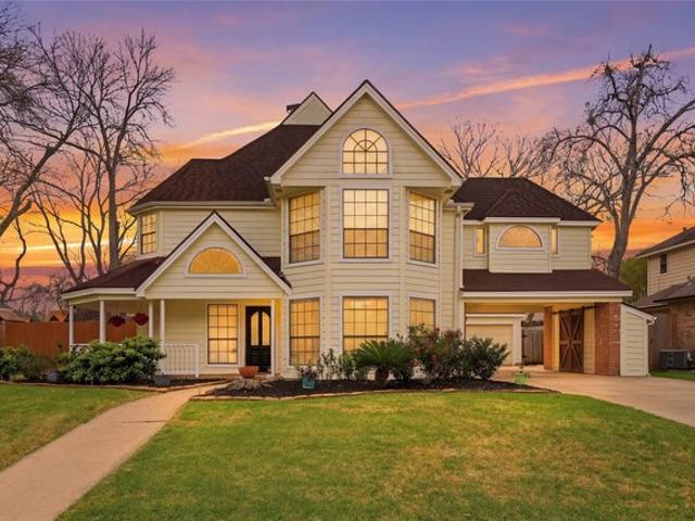 1627 N Hearthside Dr, Richmond, TX 77406