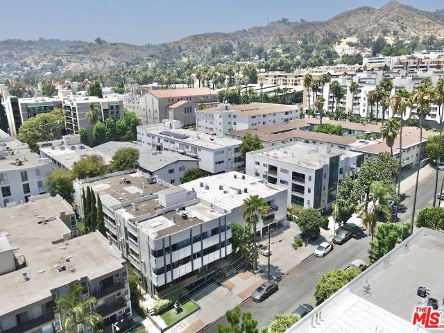 1627 N Poinsettia Place