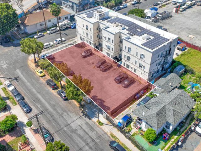 1627 Oak Street