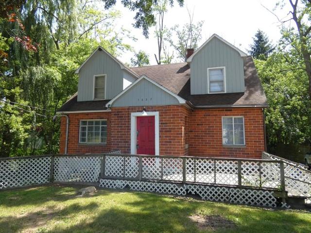 1627 Ogden Ave, Benton Harbor, MI 49022