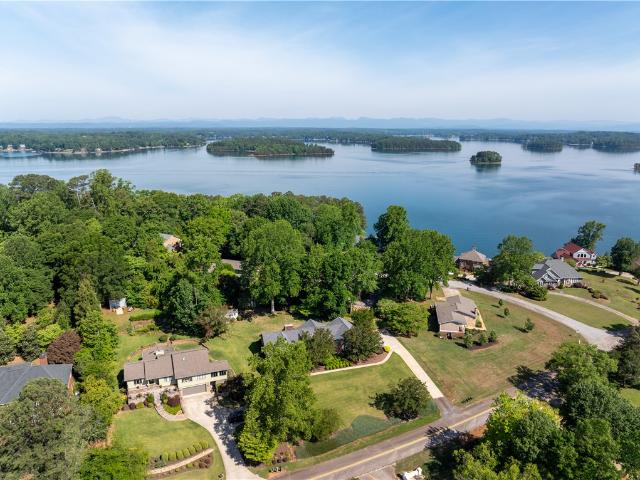 1627 Keowee Lakeshore Drive