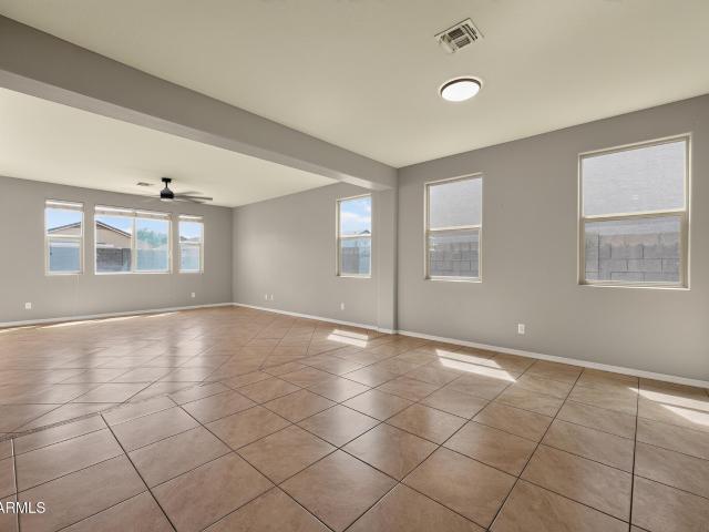 1627 w desert spring way