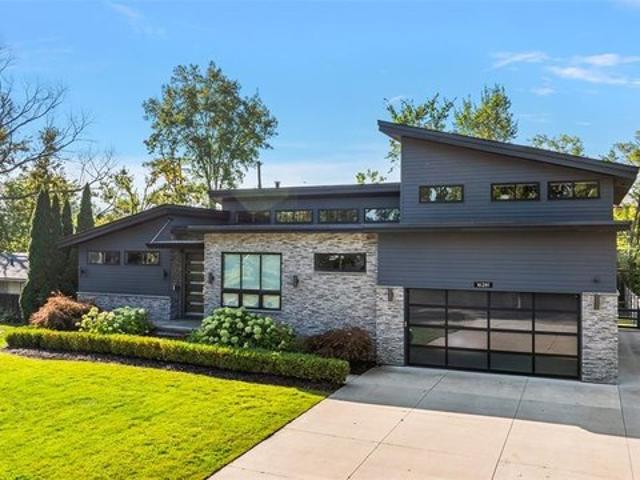 16281 Buckingham Ave, Beverly Hills, MI 48025