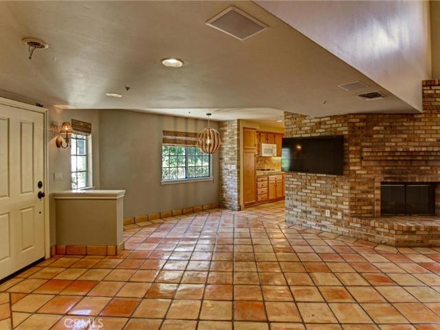 16287 Maricopa Ln
