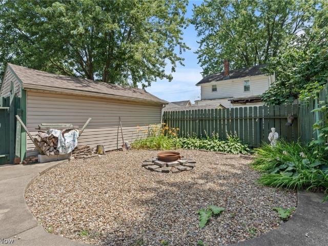 1628 May Place NE