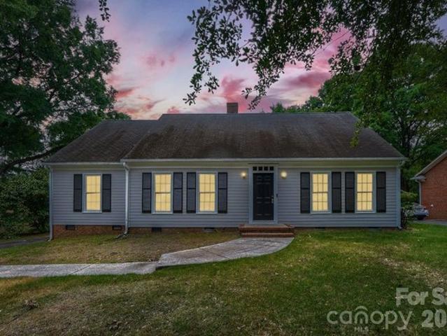 1628 Bonnie Ln, Charlotte, NC 28213