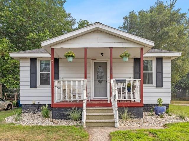 1628 Pennoyer Ave, Grand Haven, MI 49417