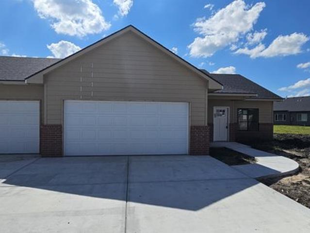 1629 E Midway Ct, Valley Center, KS 67147