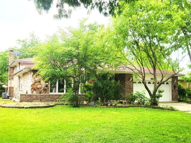 1629 Holly Ln, Darien, IL 60561
