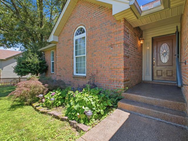 1629 Roundhill Dr