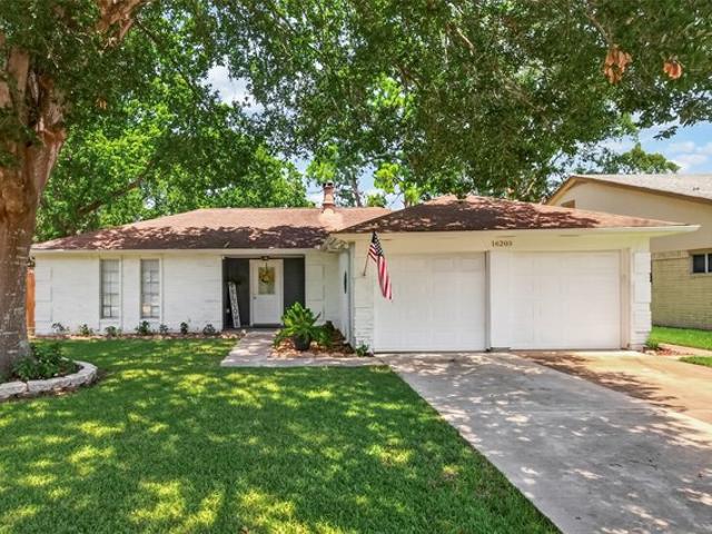 16203 Forest Bend Ave, Friendswood, TX 77546