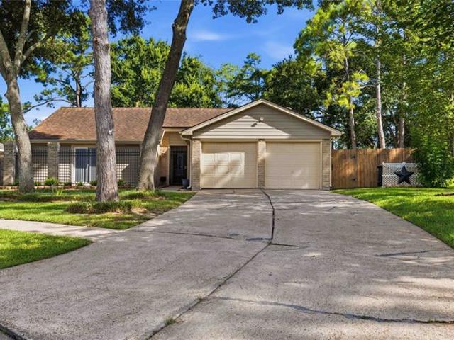 16202 Mill Point Dr, Houston, TX 77059