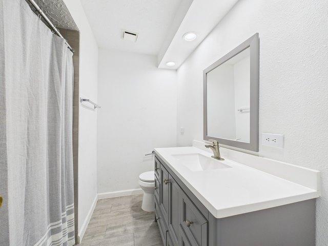 16207 N Meadow Dr, Houston, TX 77073