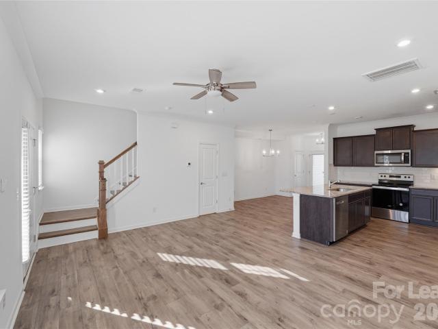 16204 Leading Street