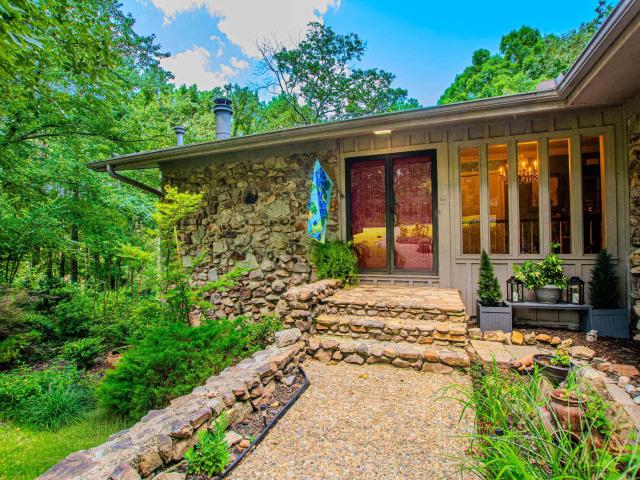 1620 Brookview