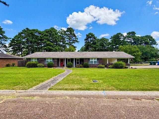1620 Karen Cir, Magnolia, AR 71753