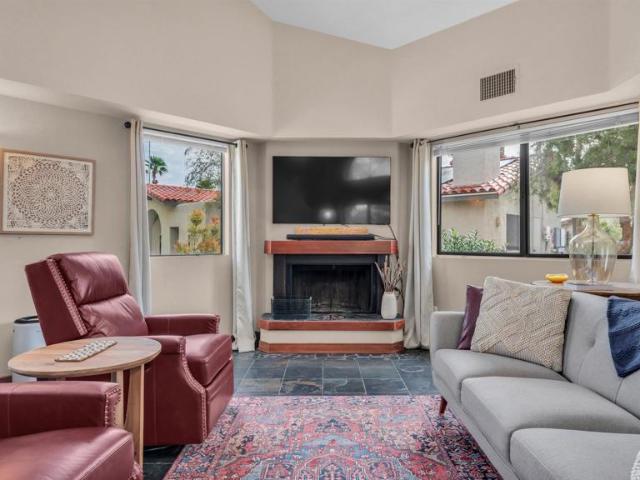 1620 Las Casitas Dr